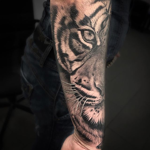 Alma 24 Tattoo estudio de tatuajes en Madrid · MadridTattoos.com